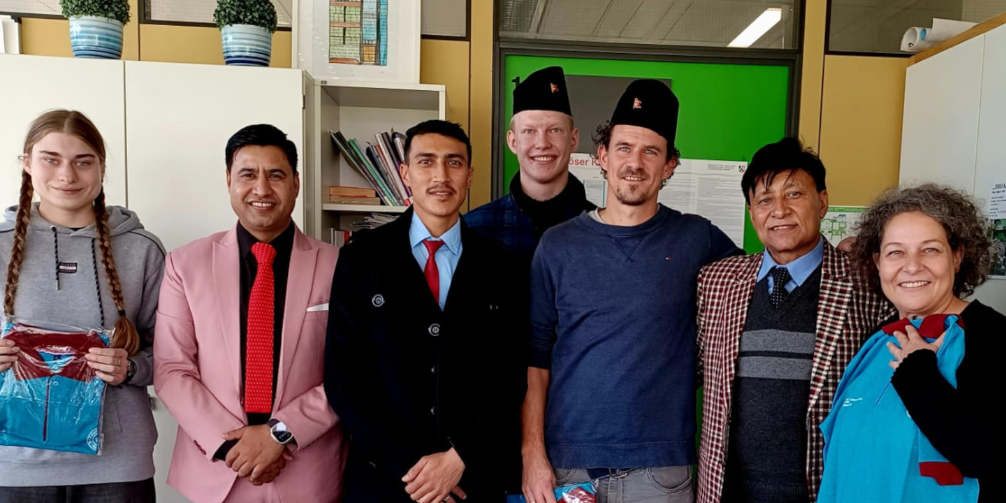 Besuch aus Nepal – stellvertretender Schulleiter der Partnerschule im ... Besuch aus Nepal – stellvertretender Schulleiter der Partnerschule im ...